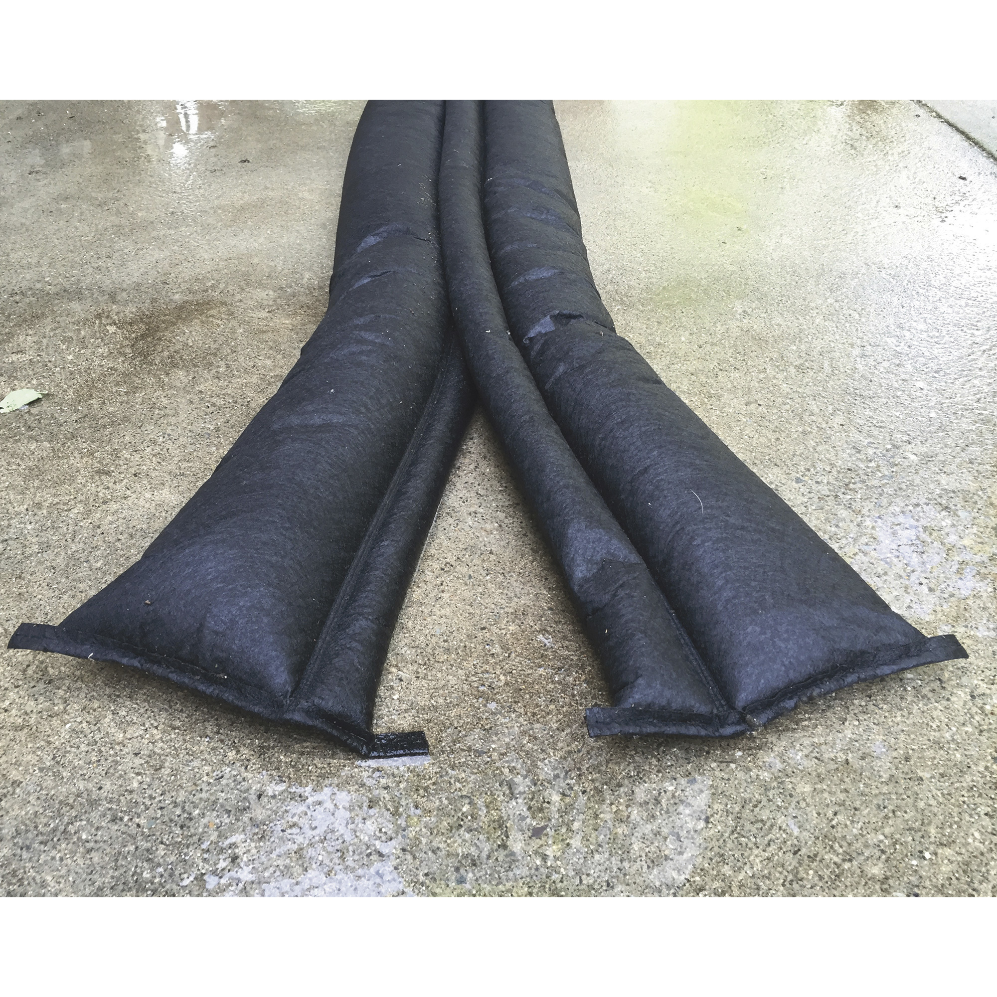 Quick Dam Flood Control Kit, Includes 14 Flood Barriers and Duffel Bag ...